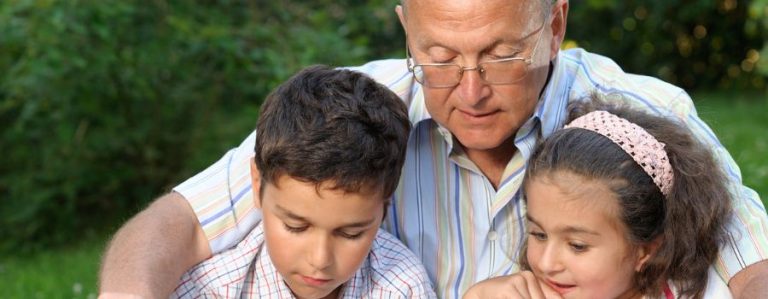 Lien intergénérationnel : définition et bienfaits